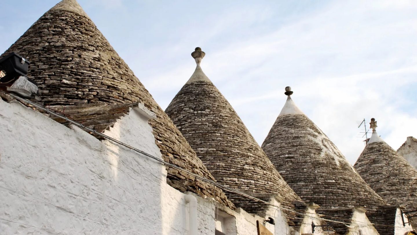 Italy's ancient, conical homes - Panoram Italia