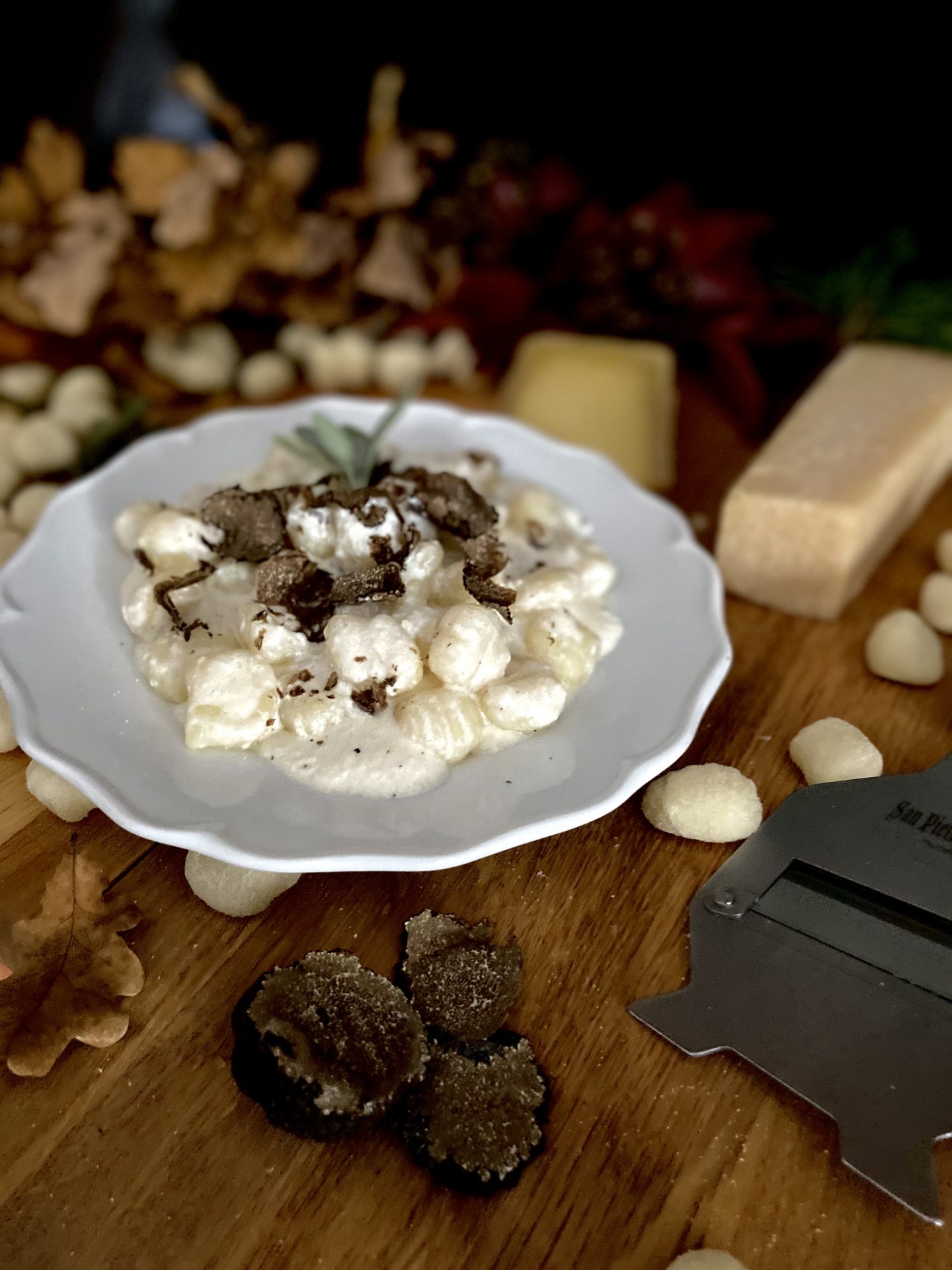 Gnocchi in Fontina Cheese Fondue with Black Truffle - Panoram Italia